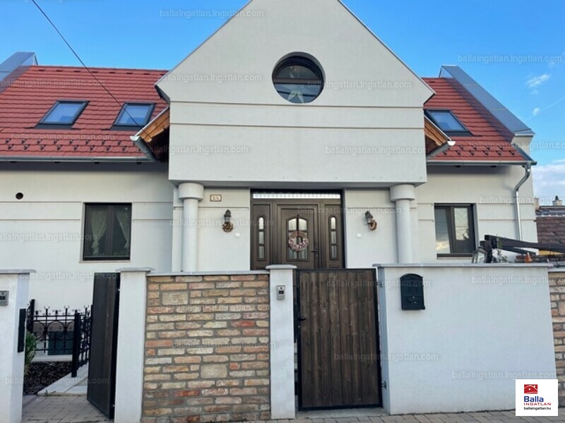 Molnár Anita - ingatlan.com